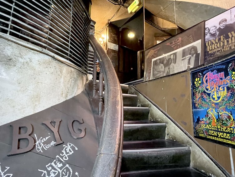 渋谷のロック喫茶『B.Y.G（ビグ）』。あの大物ミュージシャンも食べた昔ながらのナポリタン｜さんたつ by 散歩の達人